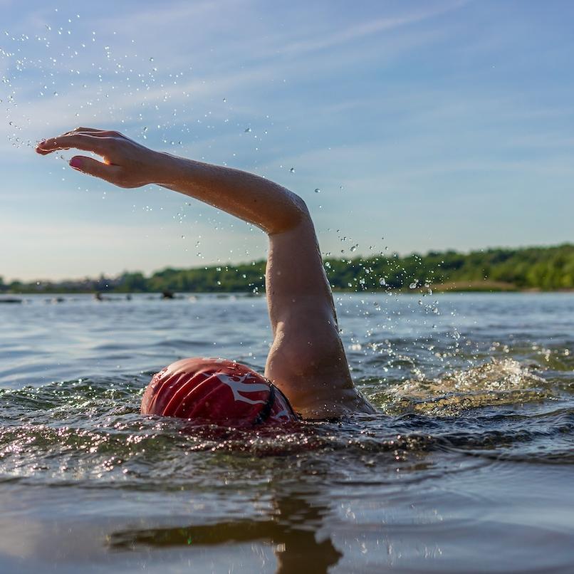 MOVE-professor Kristine De Martelaer: swimming in nature in